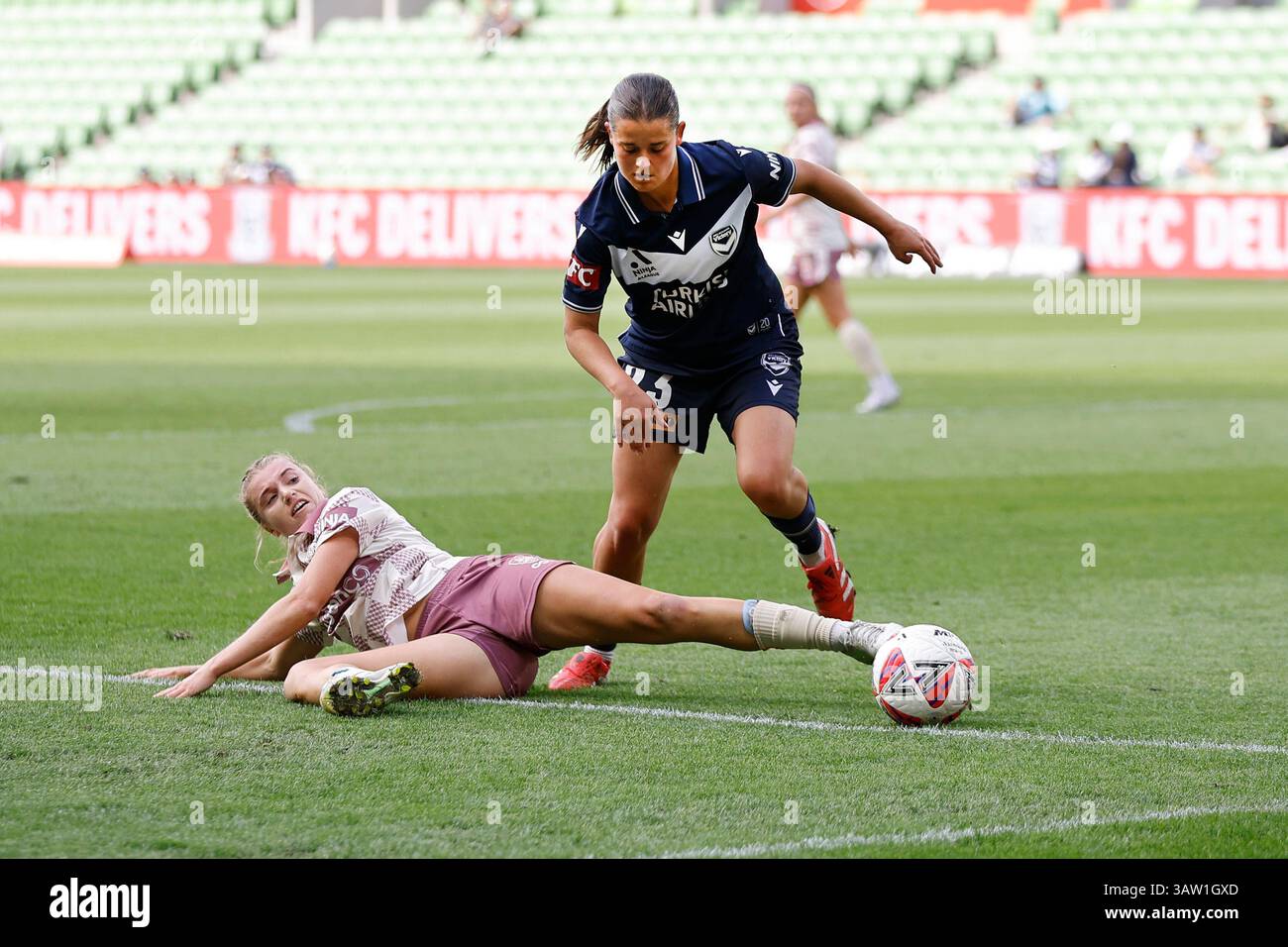 Melbourne, Australia. 19th Apr, 2025. Rachel Lowe of Melbourne Victory ...
