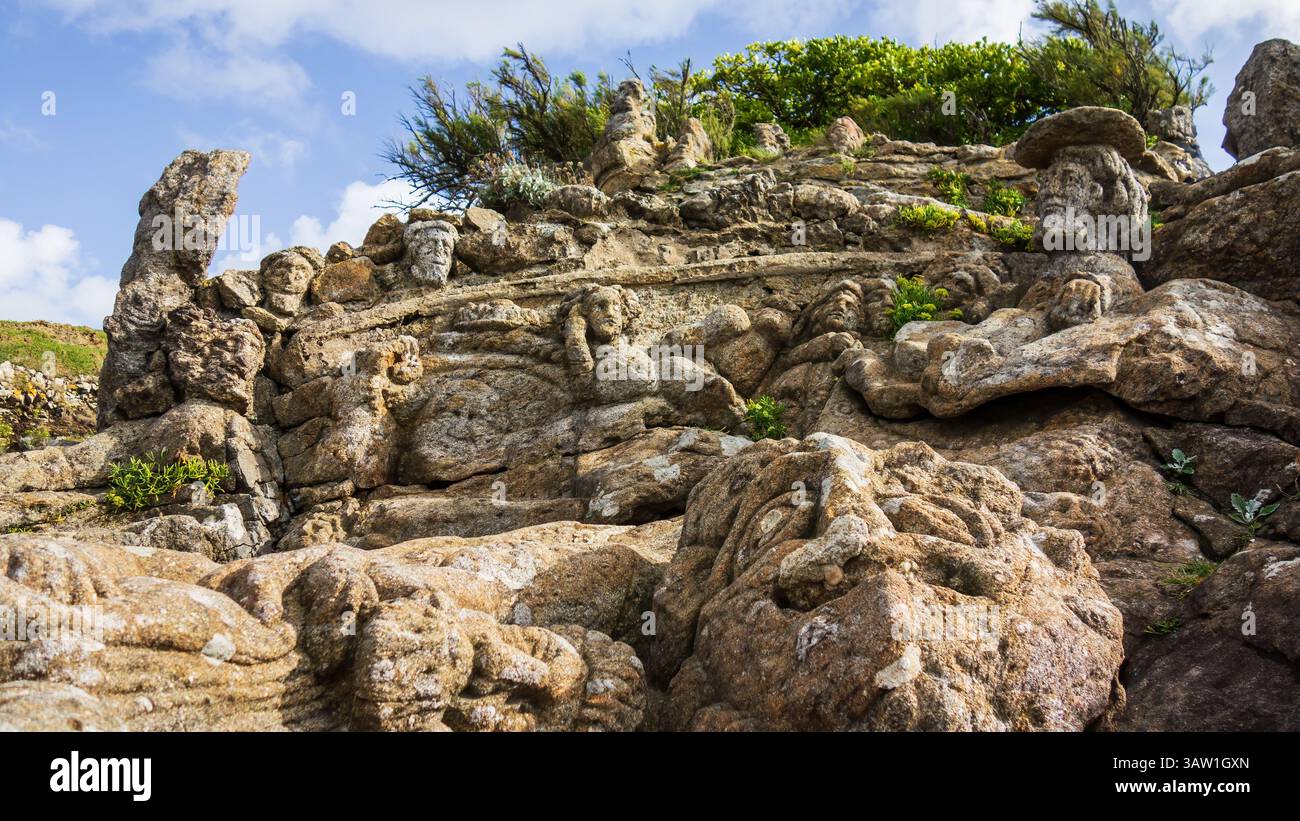 Sculptures on cliffs hi-res stock photography and images - Alamy