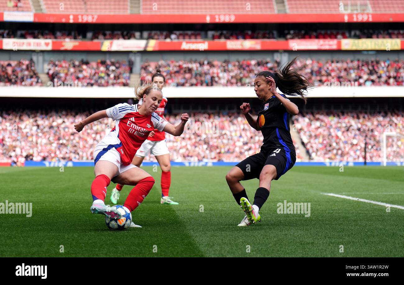 Arsenal's Beth Mead and Lyon's Selma Bacha (right) during the UEFA ...