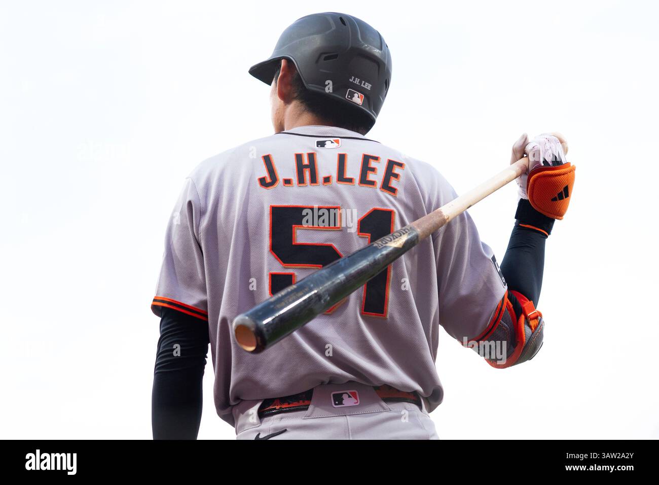 San Francisco Giants' Jung Hoo Lee looks on during the baseball game ...