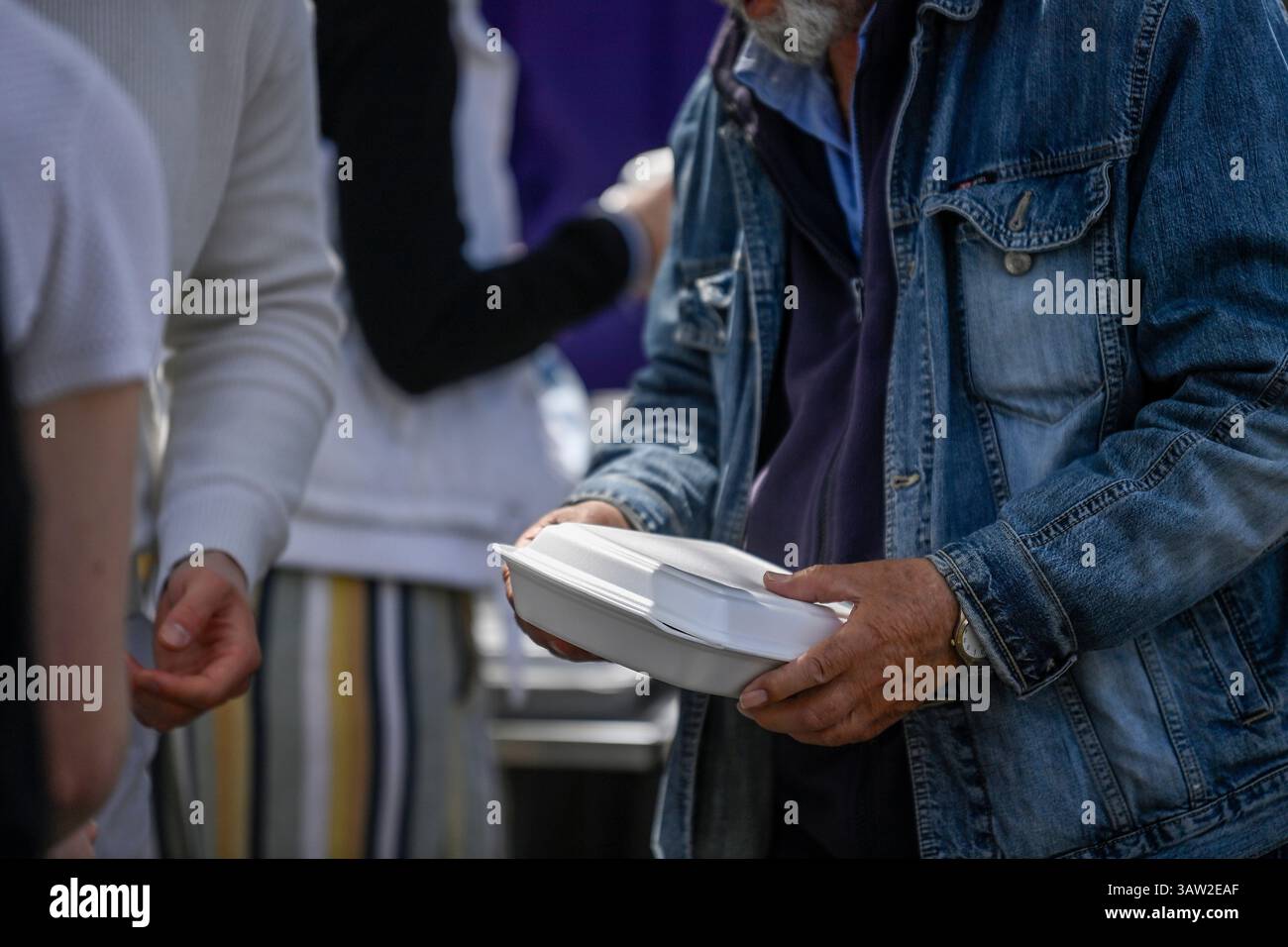Zagreb, Croatia. 19th Apr, 2025. Volunteers hand out 250 portions of lamb to the homeless on ...
