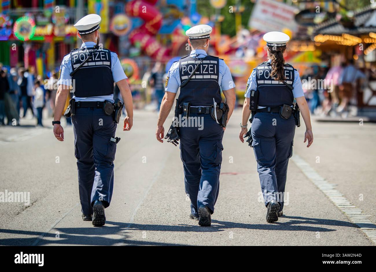 Stuttgart, Germany. 19th Apr, 2025. Police officers patrol the 85th ...