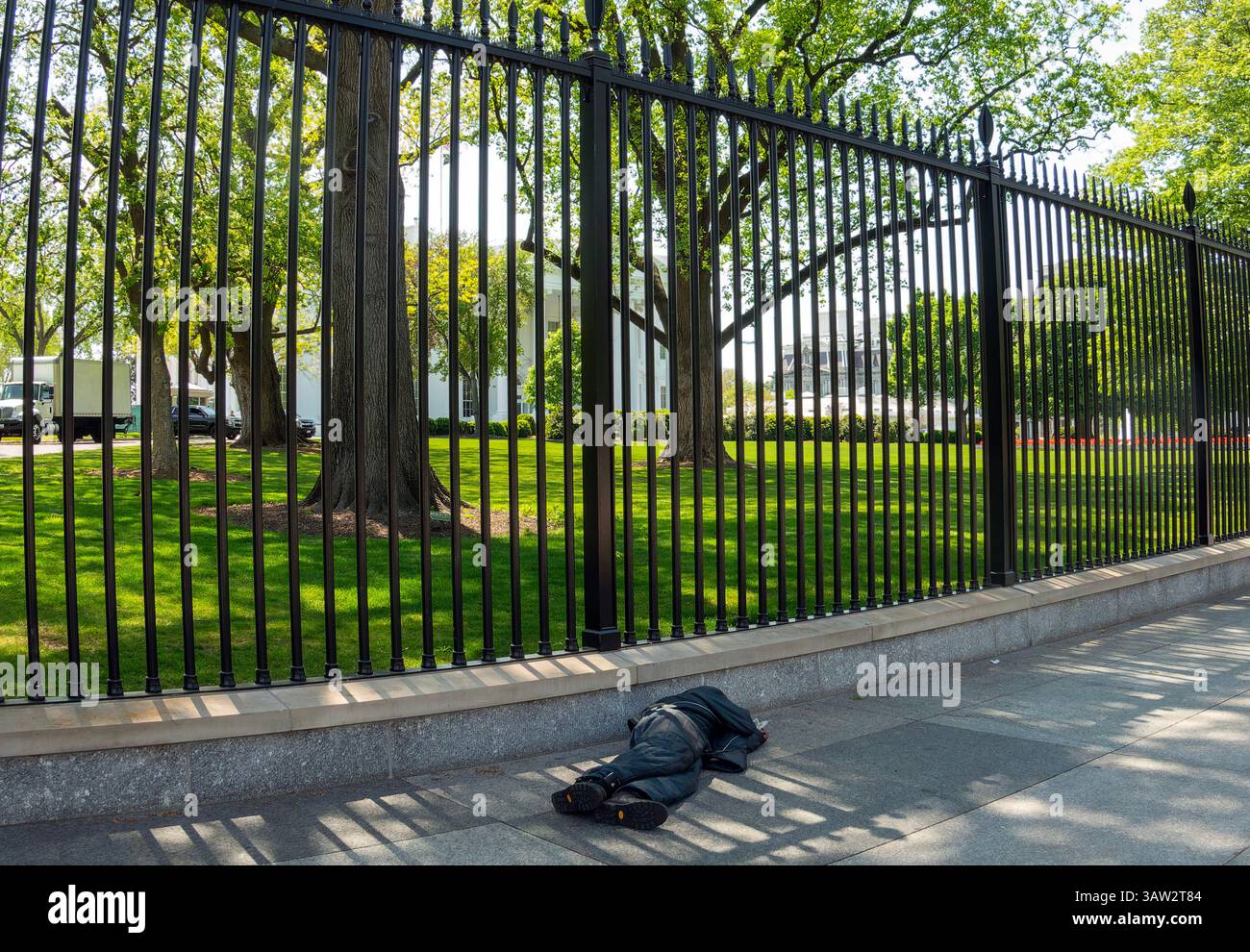 Homeless on the streets of washington dc hobo hi-res stock photography ...