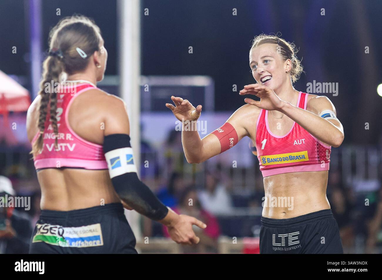 BRASÍLIA, DF - 18.04.2025: BEACH PRO TOUR ELITE 16 IN BRASILIA - Carol ...