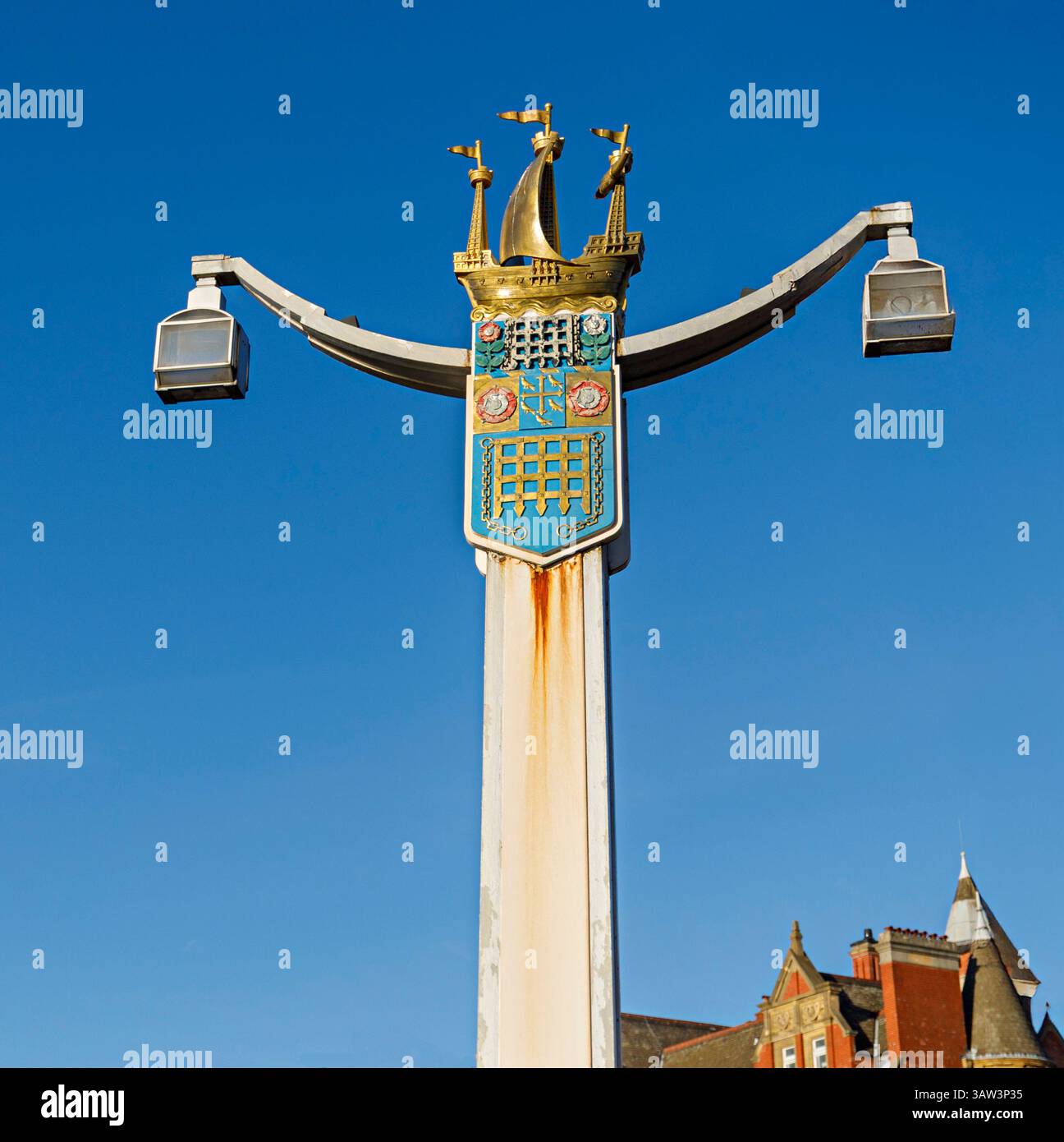 Gold galleon decoration on top of lamp post at entrance to Chelsea ...