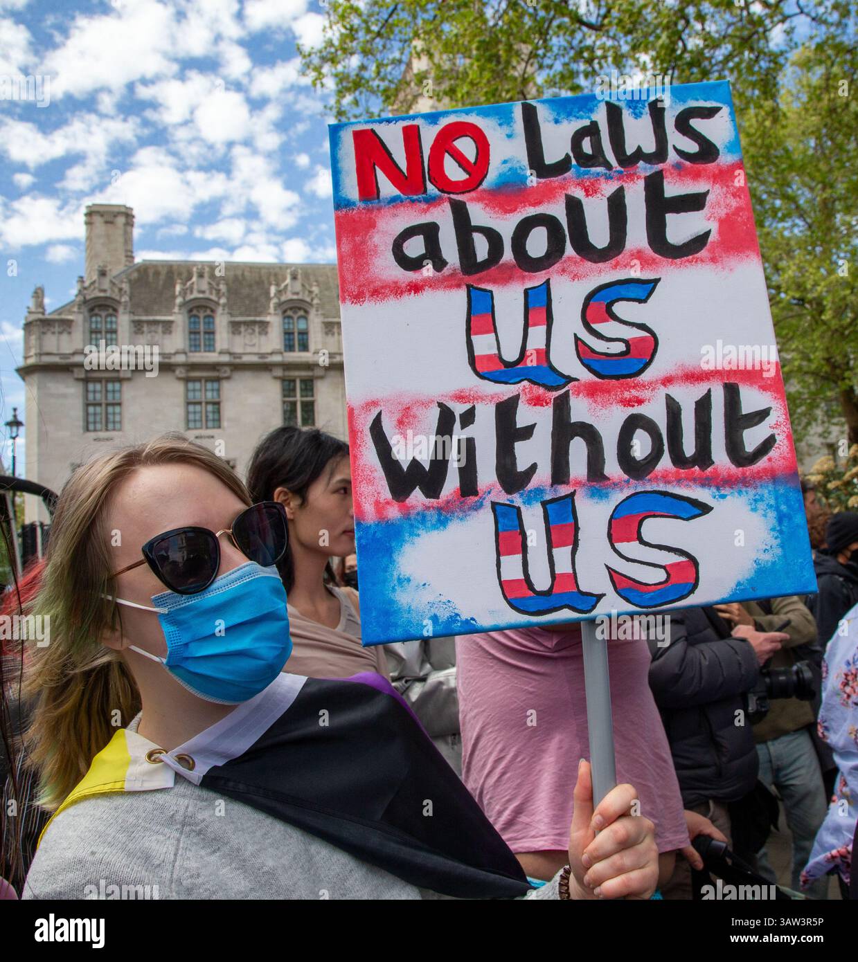 London, England, UK. 19th Apr, 2025. Thousands of trans rights ...