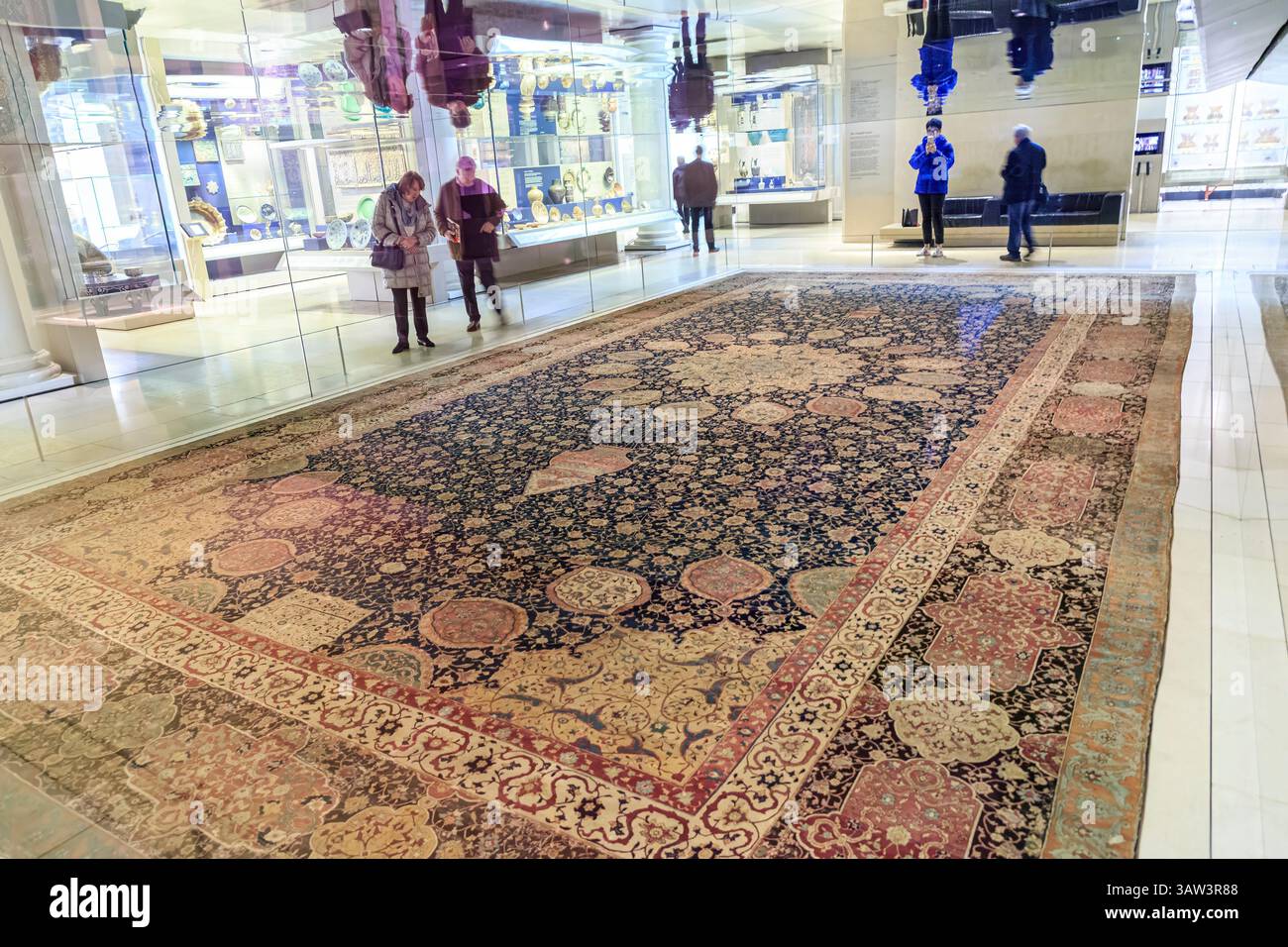 The Ardabil Carpet, Victoria & Albert Museum, Kensington, London ...