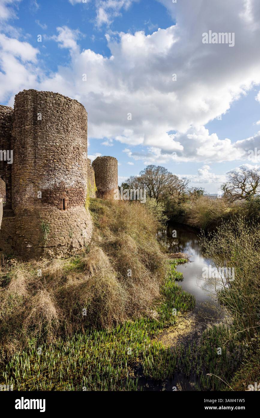 Moat white water tower hi-res stock photography and images - Alamy