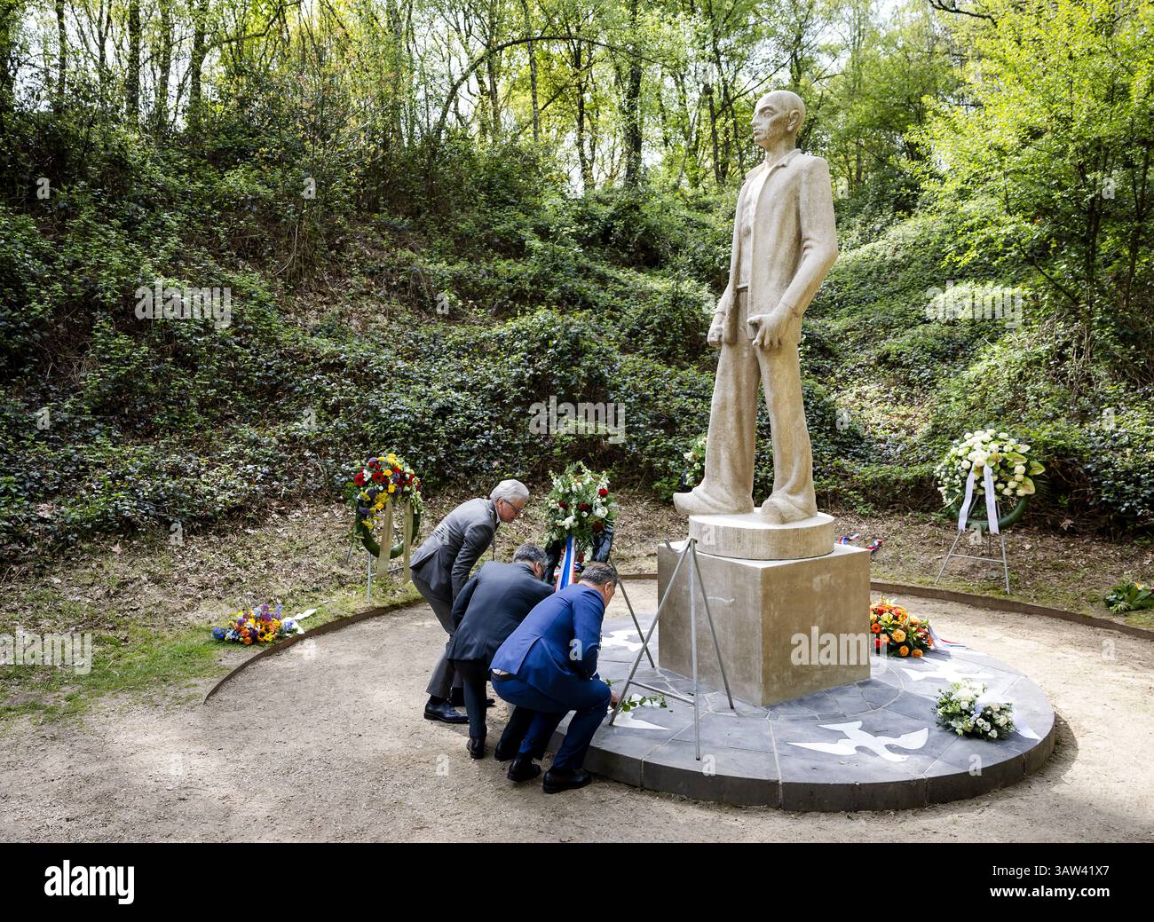 LEUSDEN - Mayors lay flowers during a commemoration at Kamp Amersfoort ...