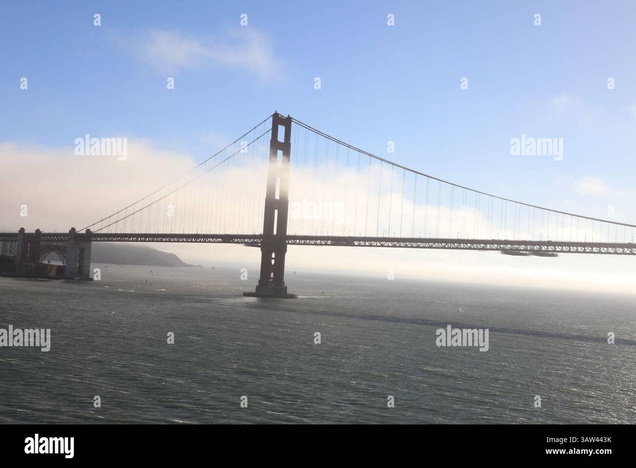 The iconic famous Golden Gate bridge over san francisco bay and Pacific ...