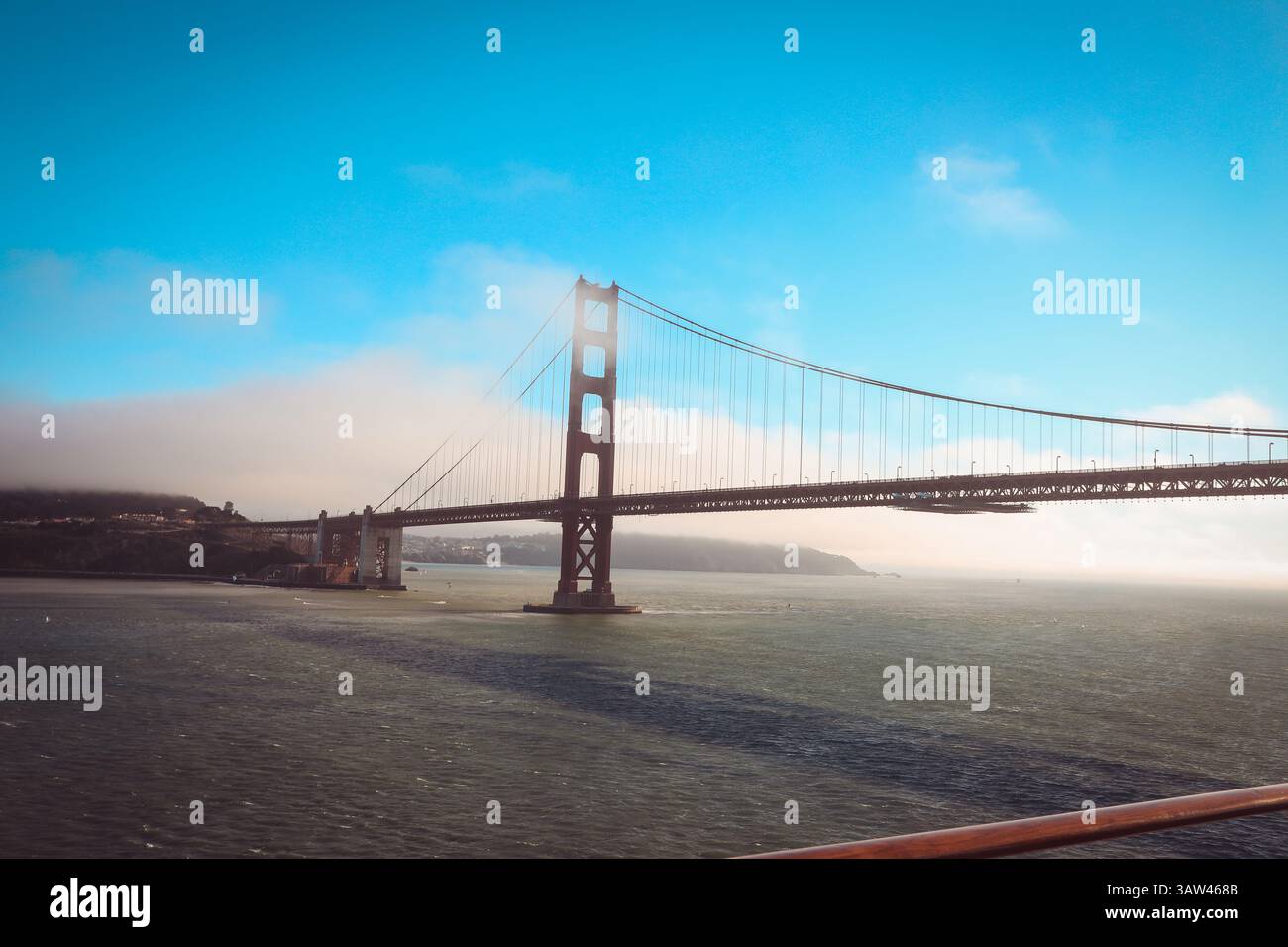 The iconic famous Golden Gate bridge over san francisco bay and Pacific ...