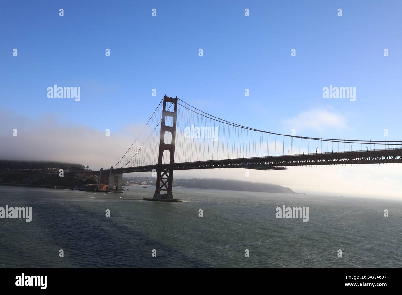 The iconic famous Golden Gate bridge over san francisco bay and Pacific ...