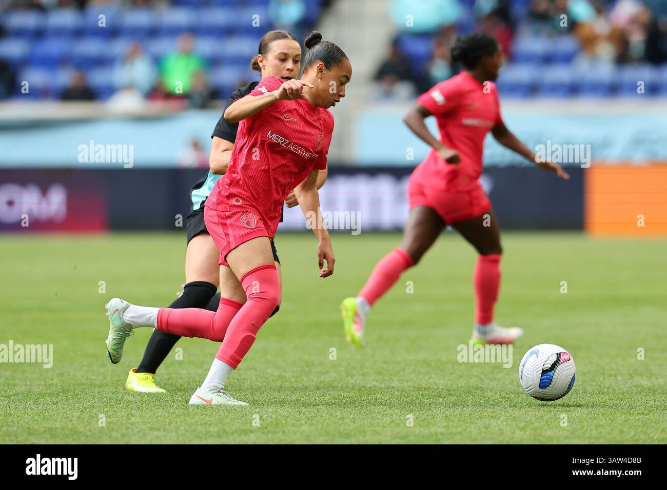 HARRISON, NJ - APRIL 13: Aline Gomes #77 of North Carolina Courage ...
