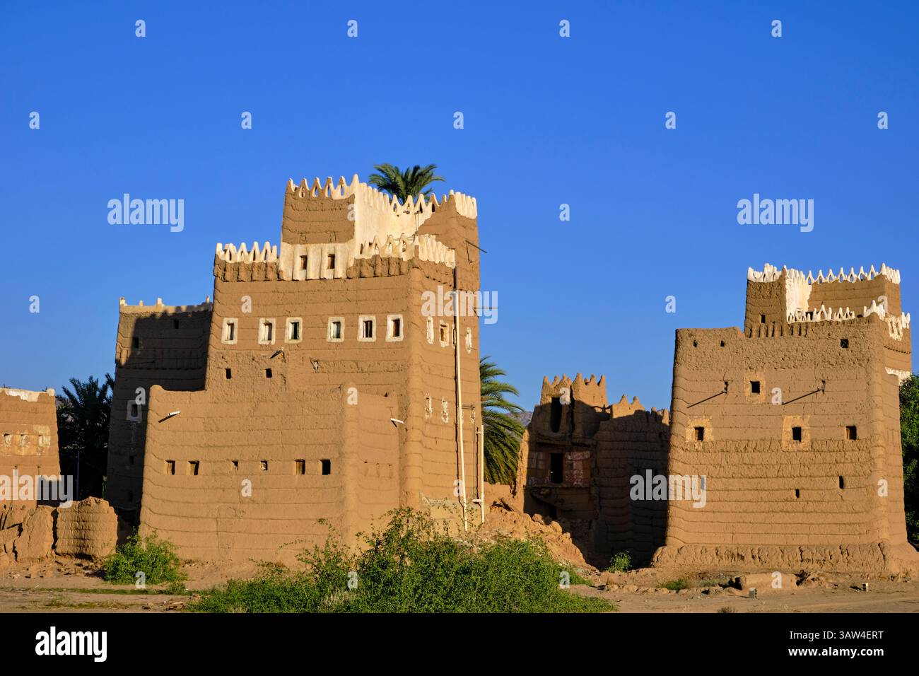 Traditional pise house hi-res stock photography and images - Alamy