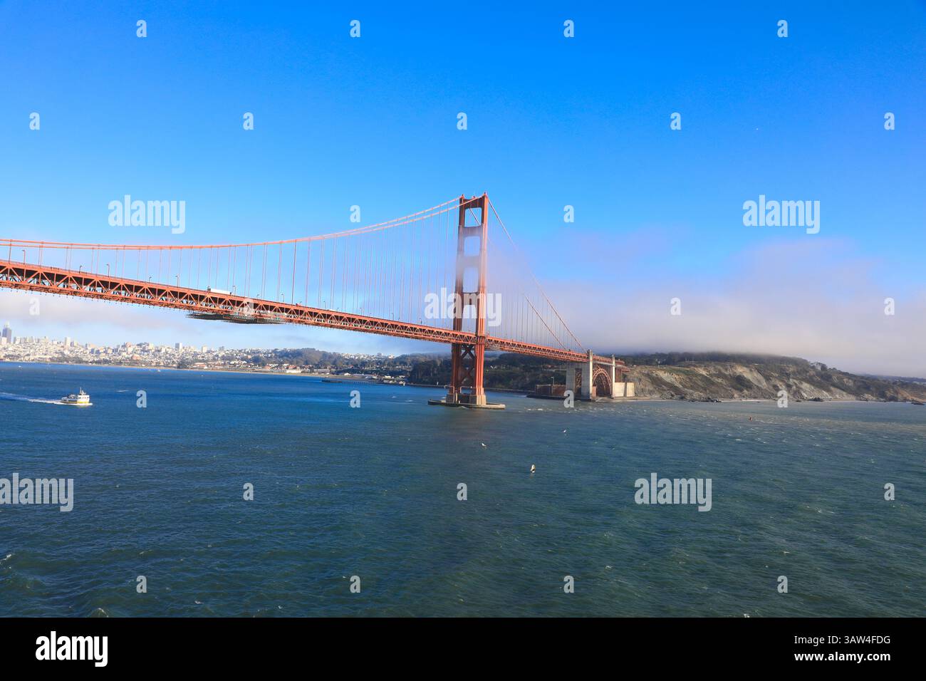 The iconic famous Golden Gate bridge over san francisco bay and Pacific ...