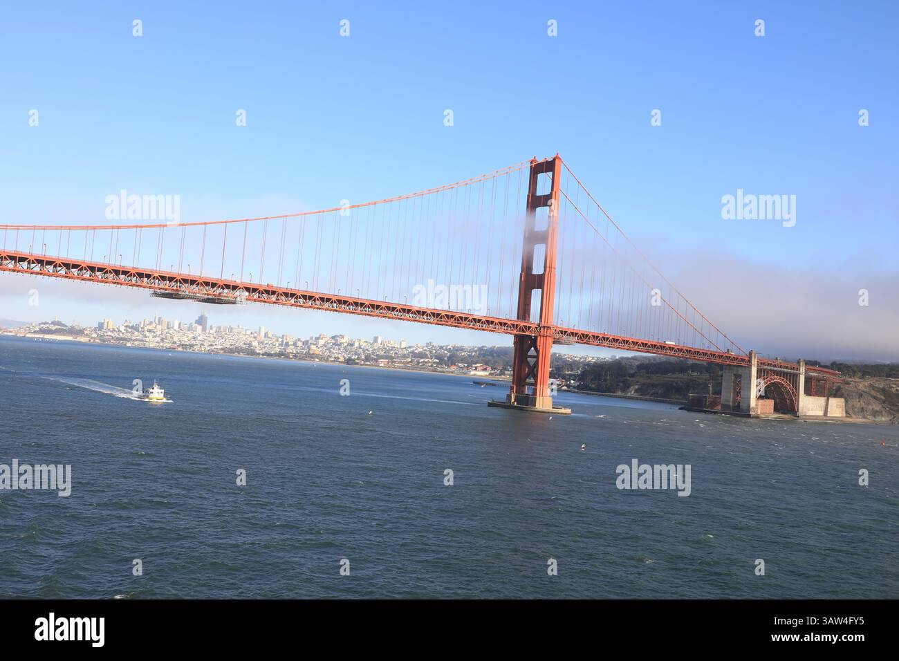 The iconic famous Golden Gate bridge over san francisco bay and Pacific ...