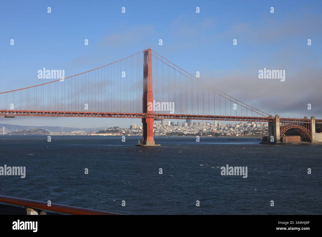 The iconic famous Golden Gate bridge over san francisco bay and Pacific ...