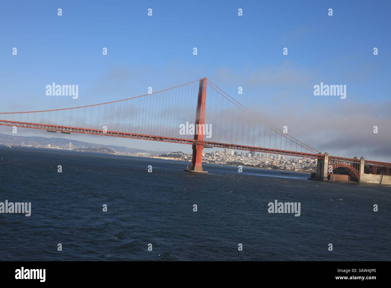 The iconic famous Golden Gate bridge over san francisco bay and Pacific ...