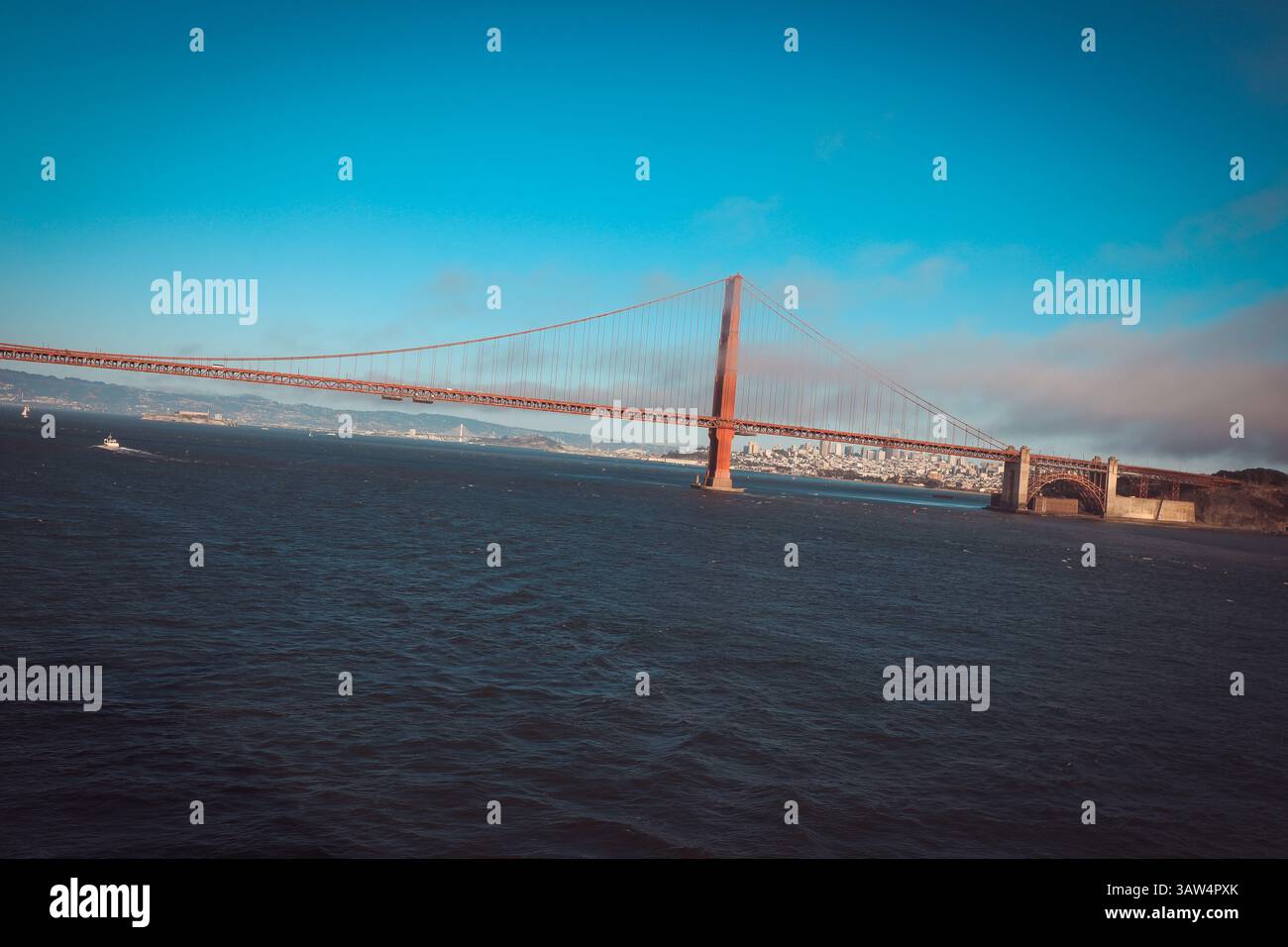 The iconic famous Golden Gate bridge over san francisco bay and Pacific ...