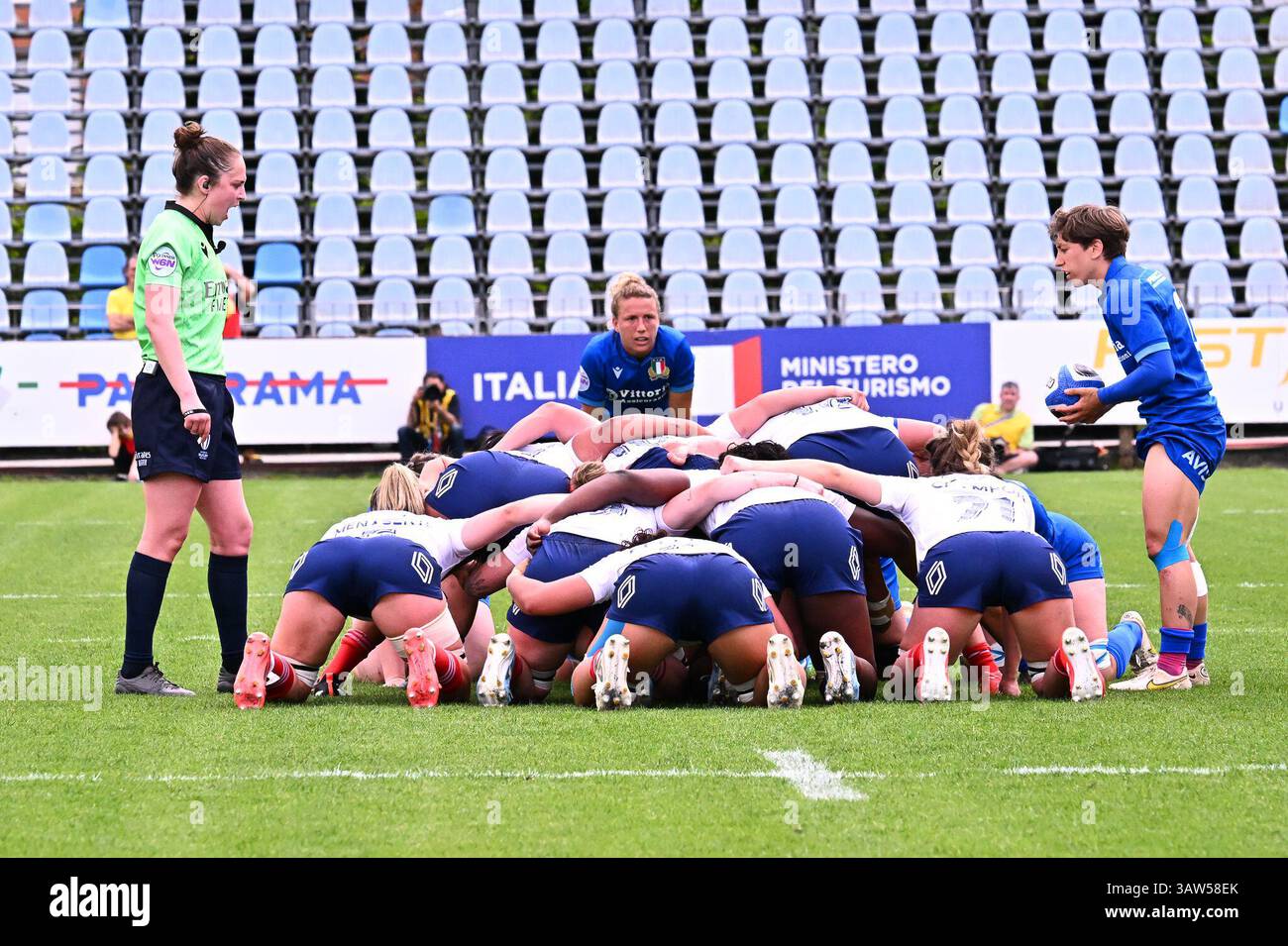 Parma, Italy. 19th Apr, 2025. Scrum during the match Italy vs France at ...