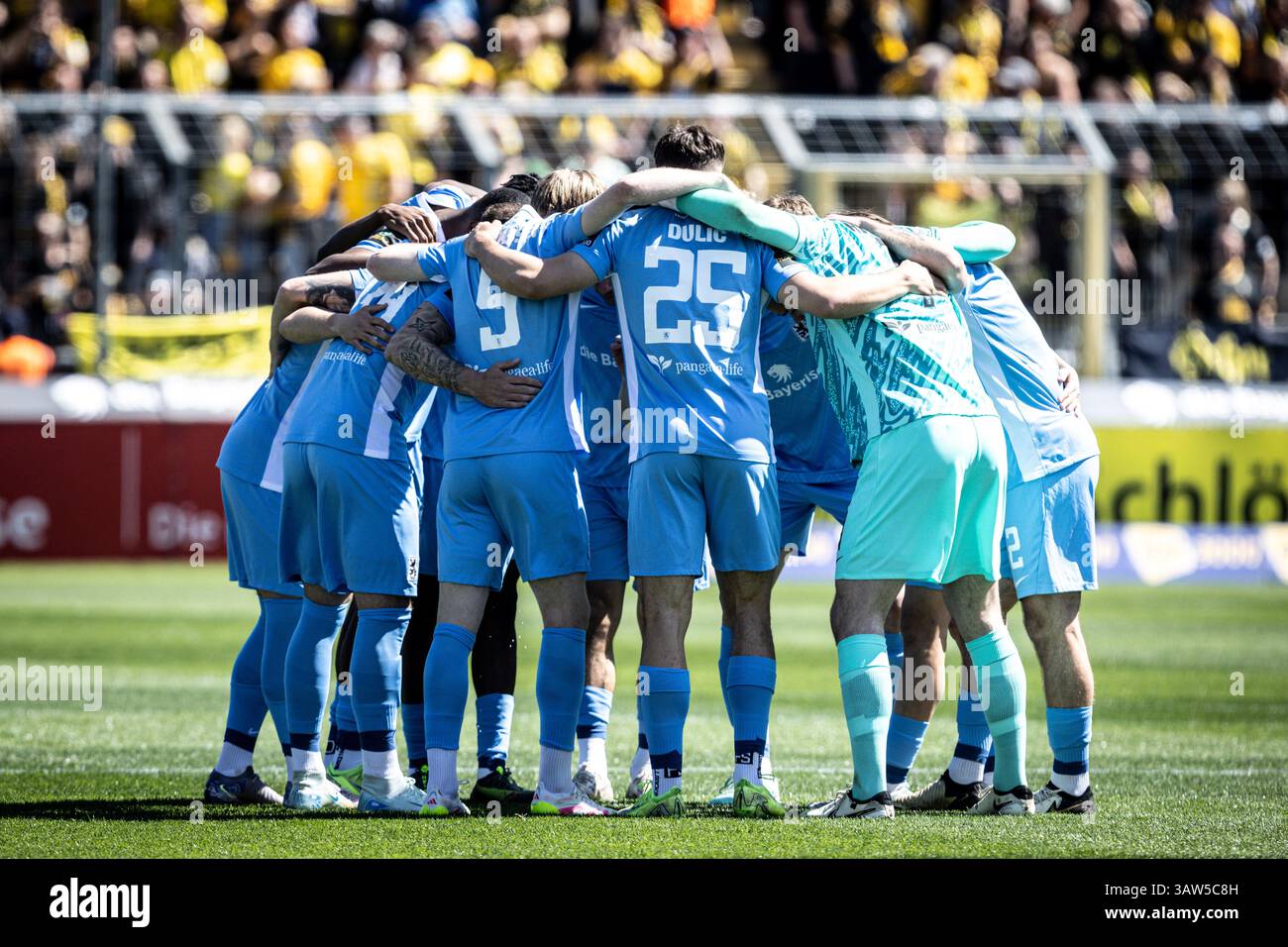 Team Mannschaft Teamkreis Mannschaftskreis TSV 1860 München Stock Photo ...