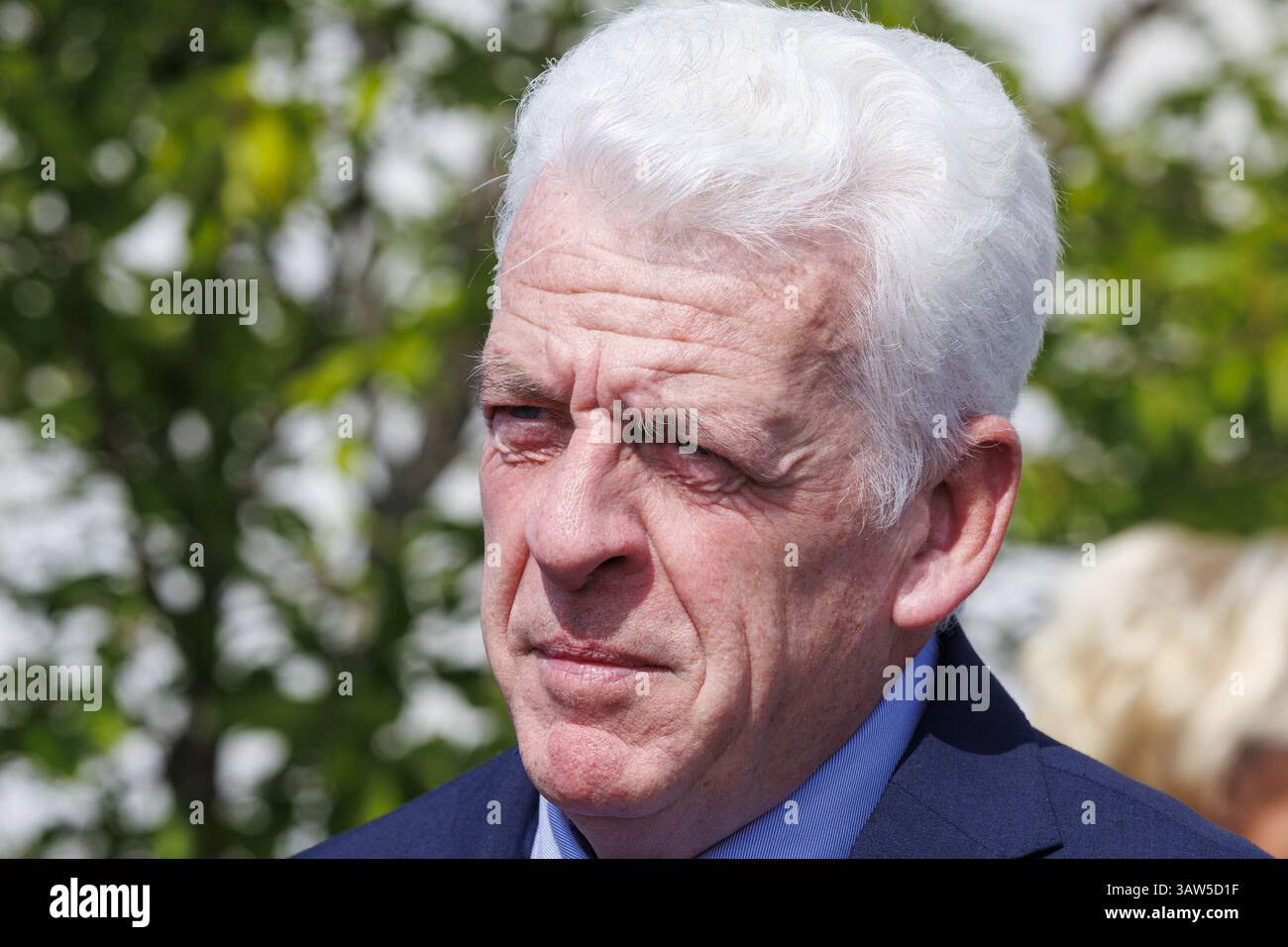 Aalst, Belgium. 19th Apr, 2025. Affligem mayor Walter De Donder arrives ...