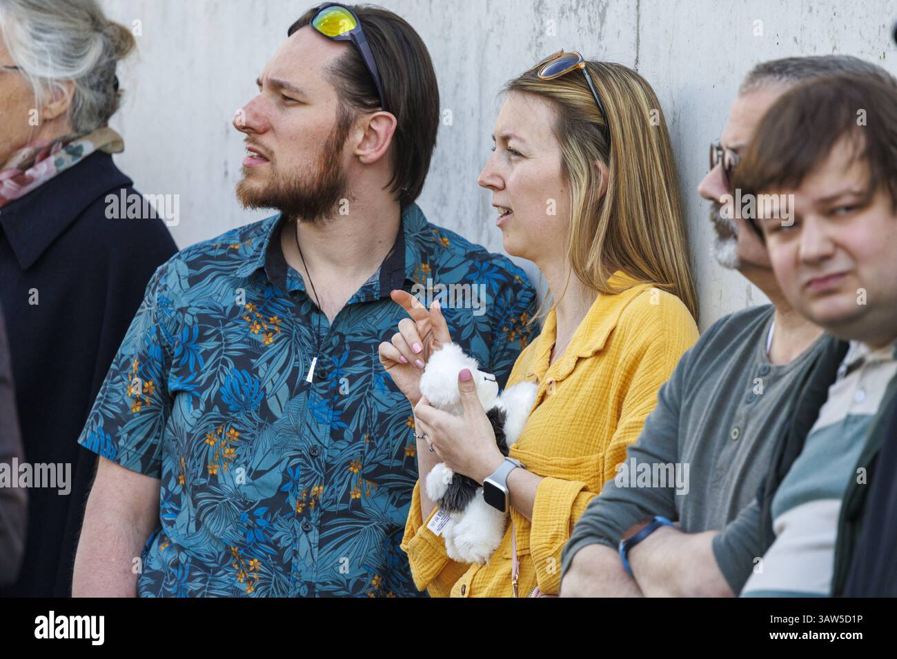 Aalst, Belgium. 19th Apr, 2025. Fans attend the funeral ceremony of ...