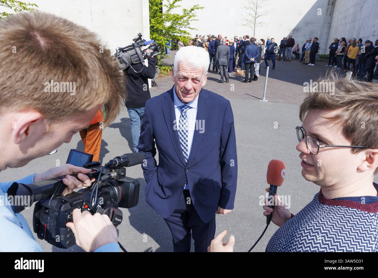 Aalst, Belgium. 19th Apr, 2025. Affligem mayor Walter De Donder arrives ...