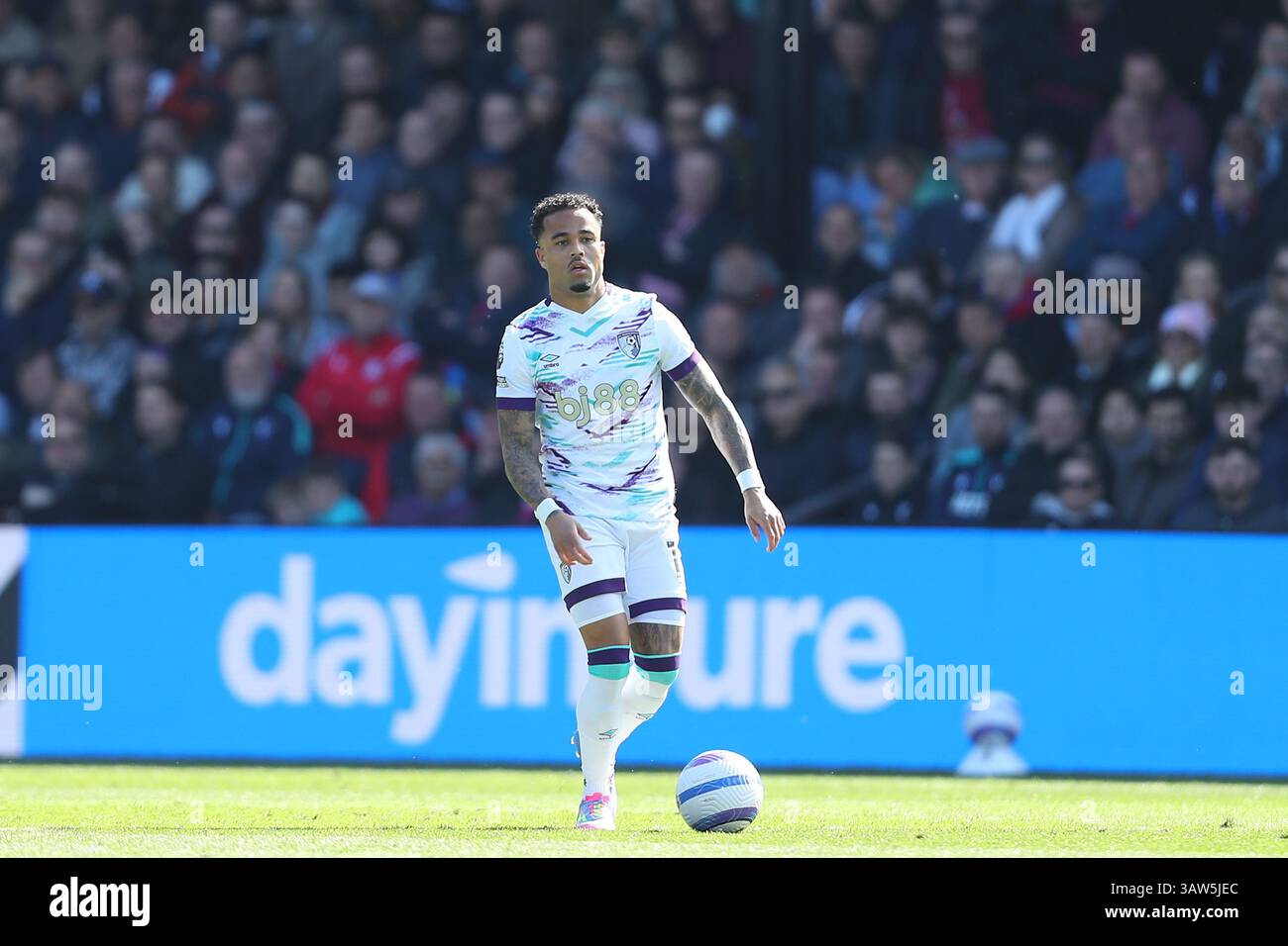 Selhurst Park, Selhurst, London, UK. 19th Apr, 2025. Premier League ...