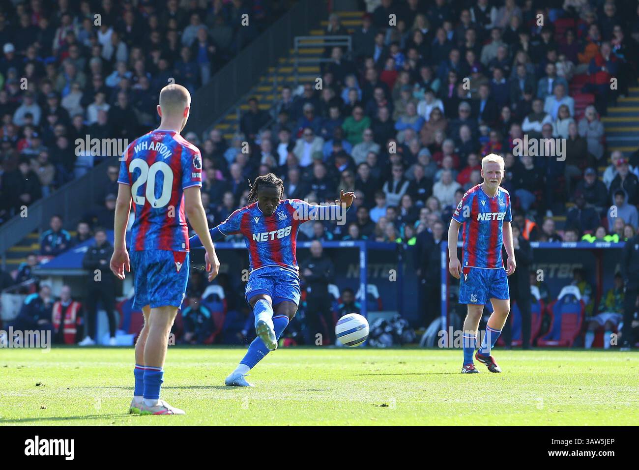 Selhurst Park, Selhurst, London, UK. 19th Apr, 2025. Premier League ...