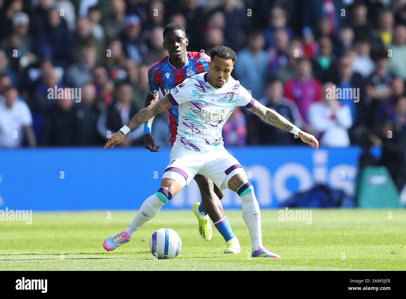 Selhurst Park, Selhurst, London, UK. 19th Apr, 2025. Premier League ...
