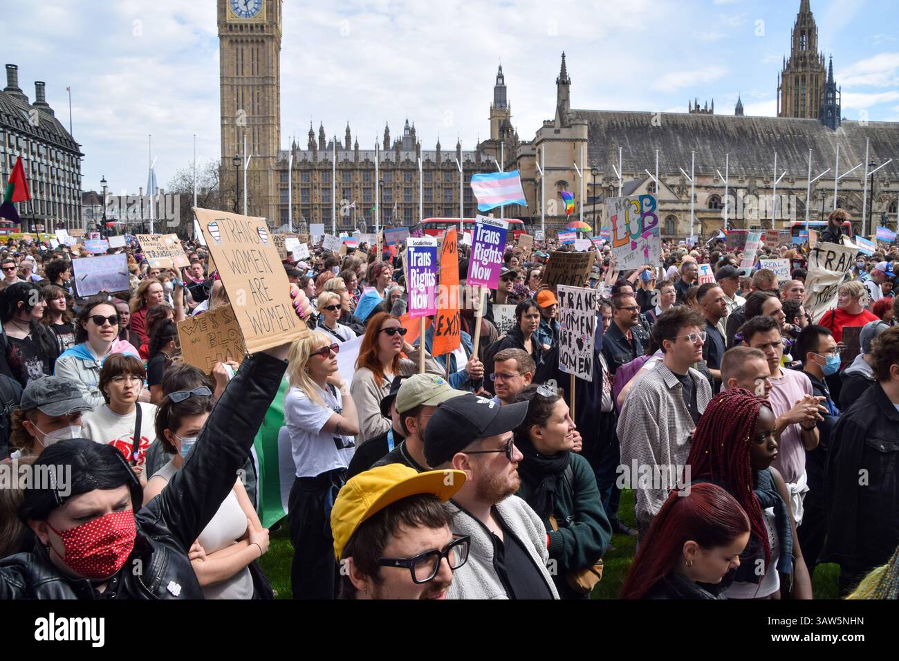 London, UK. 19th April 2025. Thousands of people gather in Parliament ...