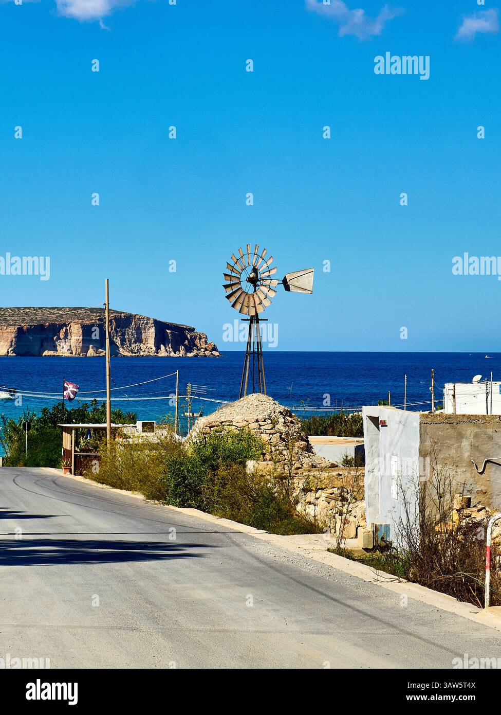 Classic vintage style windmill used on farms Stock Photo - Alamy