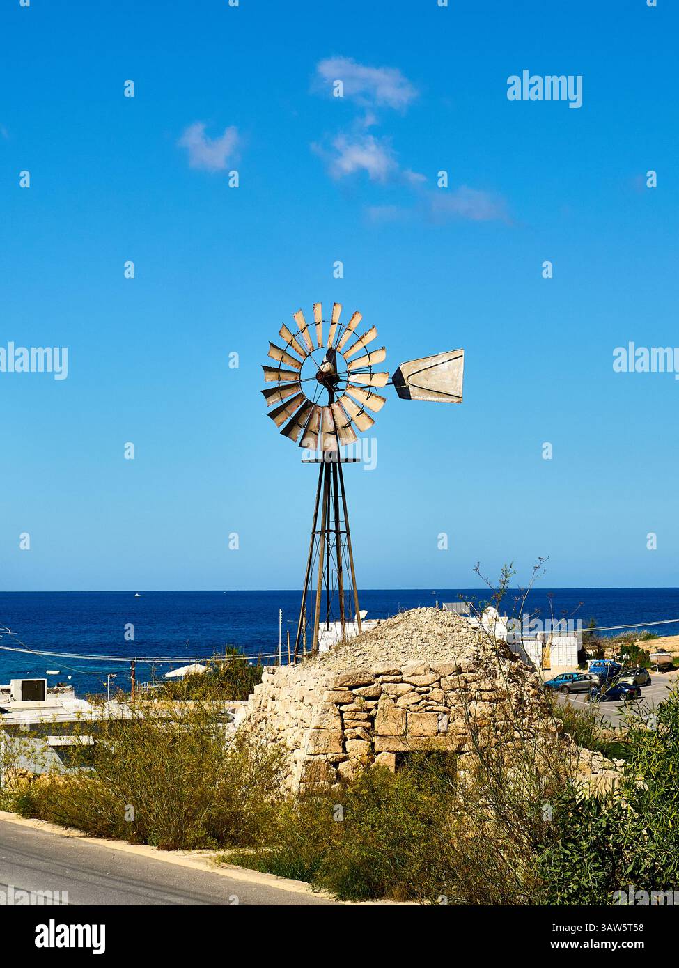 Classic vintage style windmill used on farms Stock Photo - Alamy