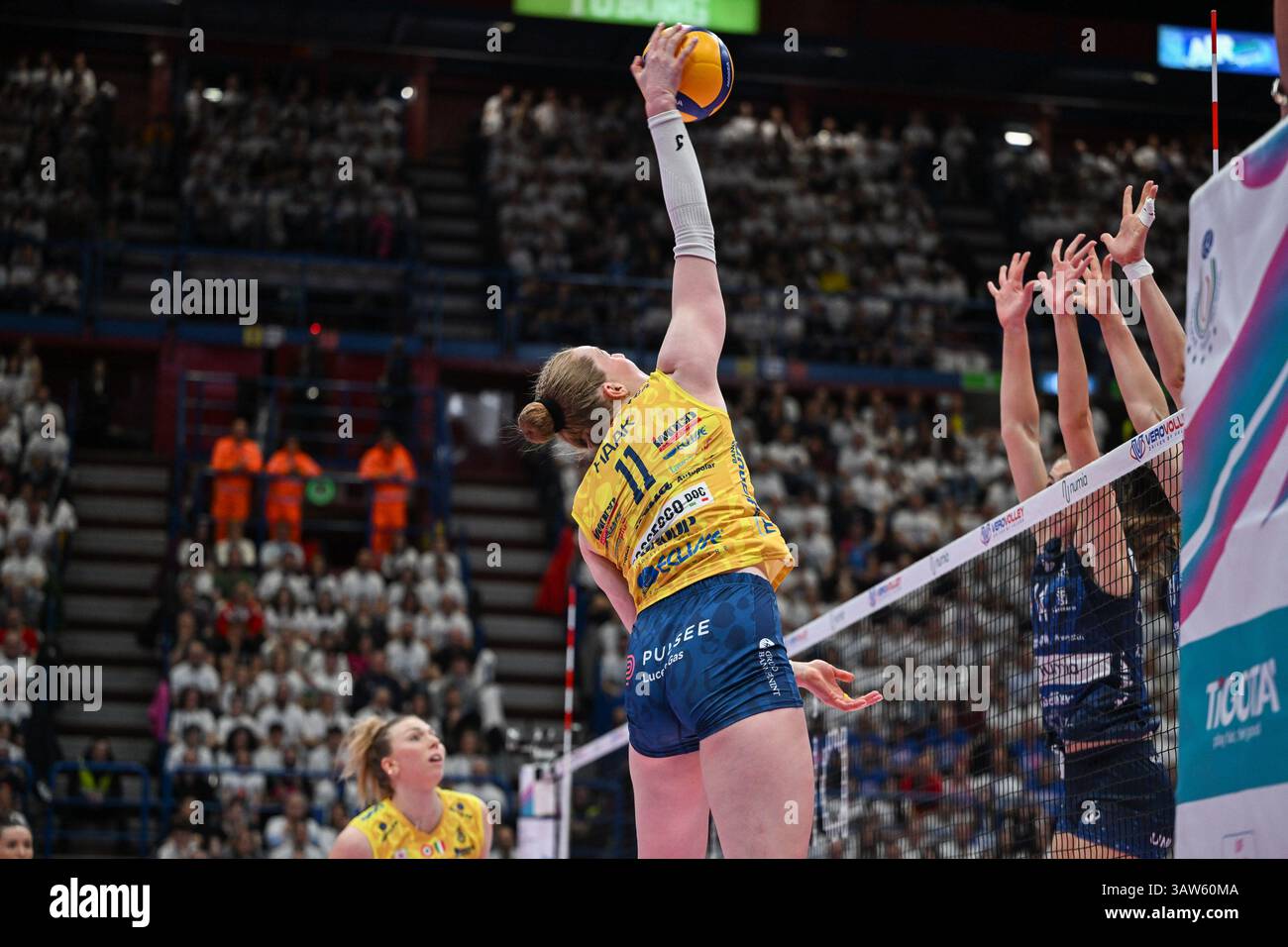 Milan, Italy. 19th Apr, 2025. Isabelle Haak of Imoco Volley in action ...