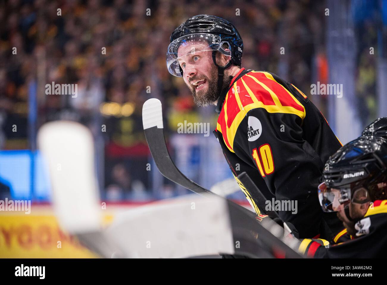 250419 Brynäs Johan Larsson under final ett i SHL mellan Brynäs och ...