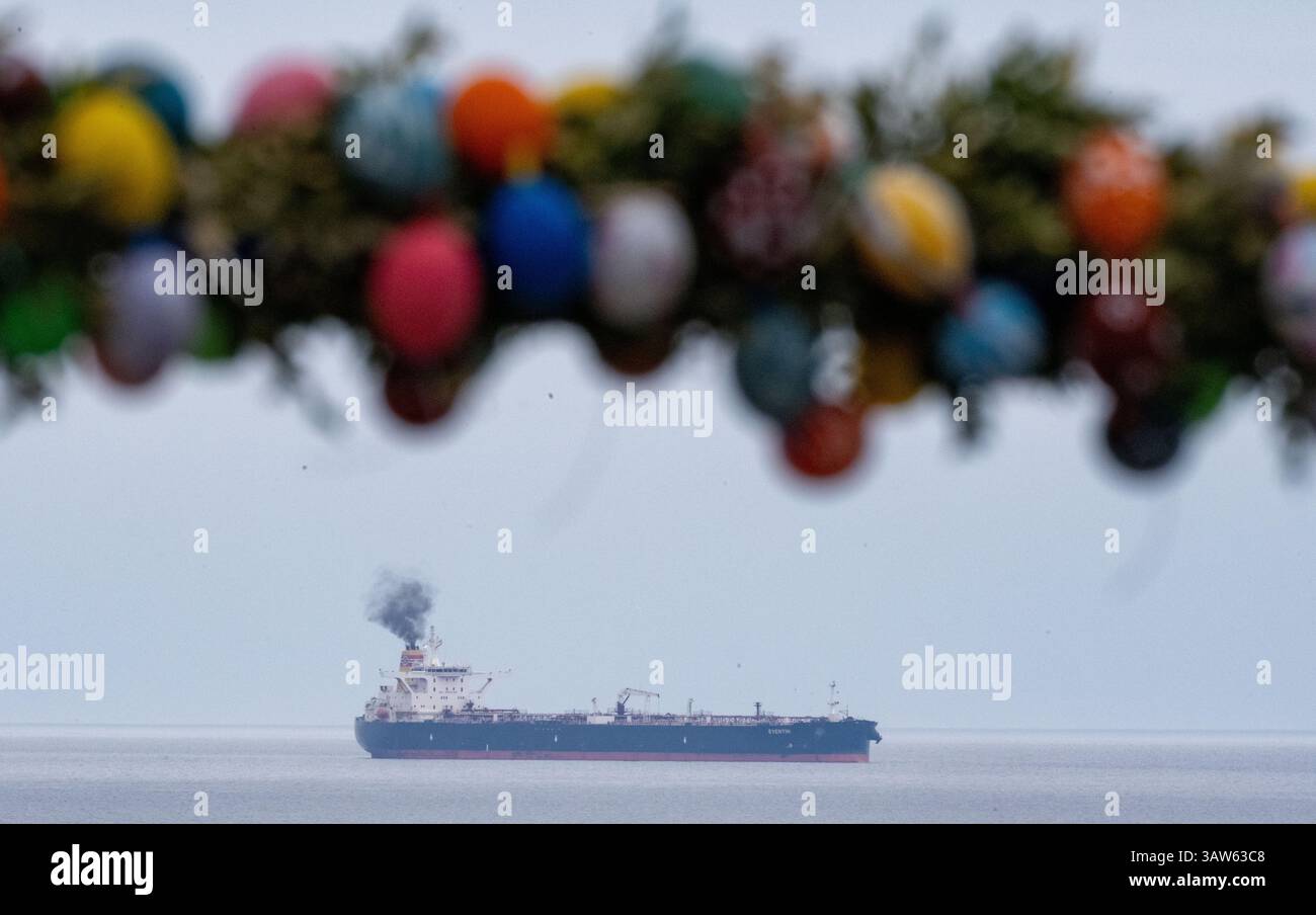 19 April 2025, Mecklenburg-Western Pomerania, Sellin: View of the ...