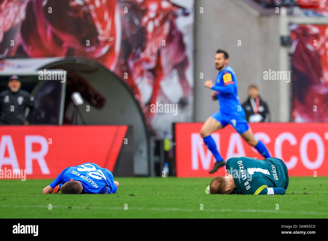 Leipzig, Germany. 19th Apr, 2025. Soccer, Men, Bundesliga, Matchday 30 ...