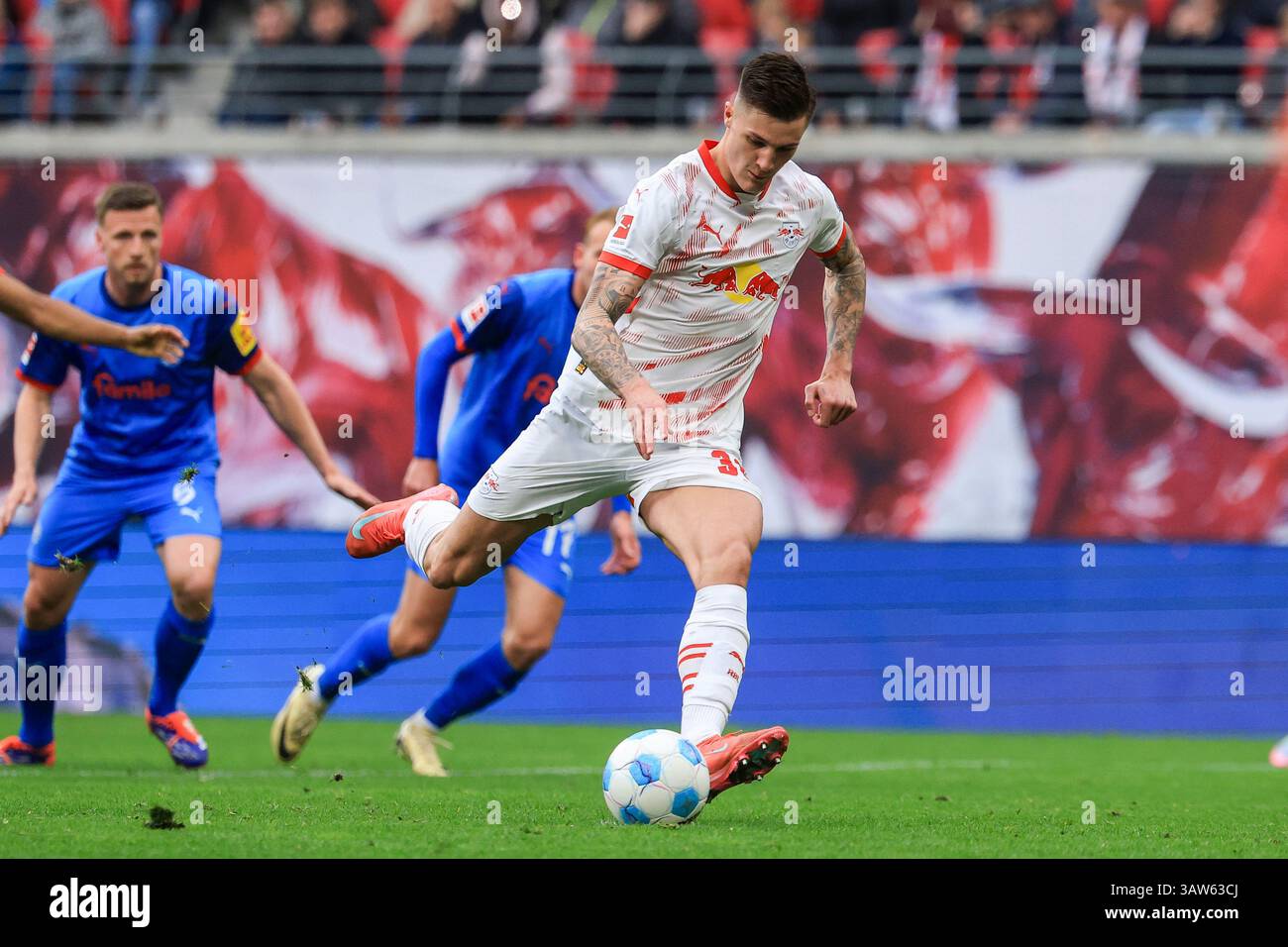 19 April 2025, Saxony, Leipzig: Soccer, Men, Bundesliga, Matchday 30 ...