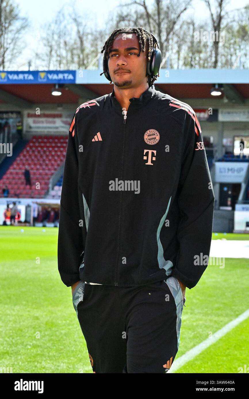 Heidenheim, Deutschland. 19th Apr, 2025. im Bild Jonah KUSI-ASARE (FC Bayern Muenchen 41 ...