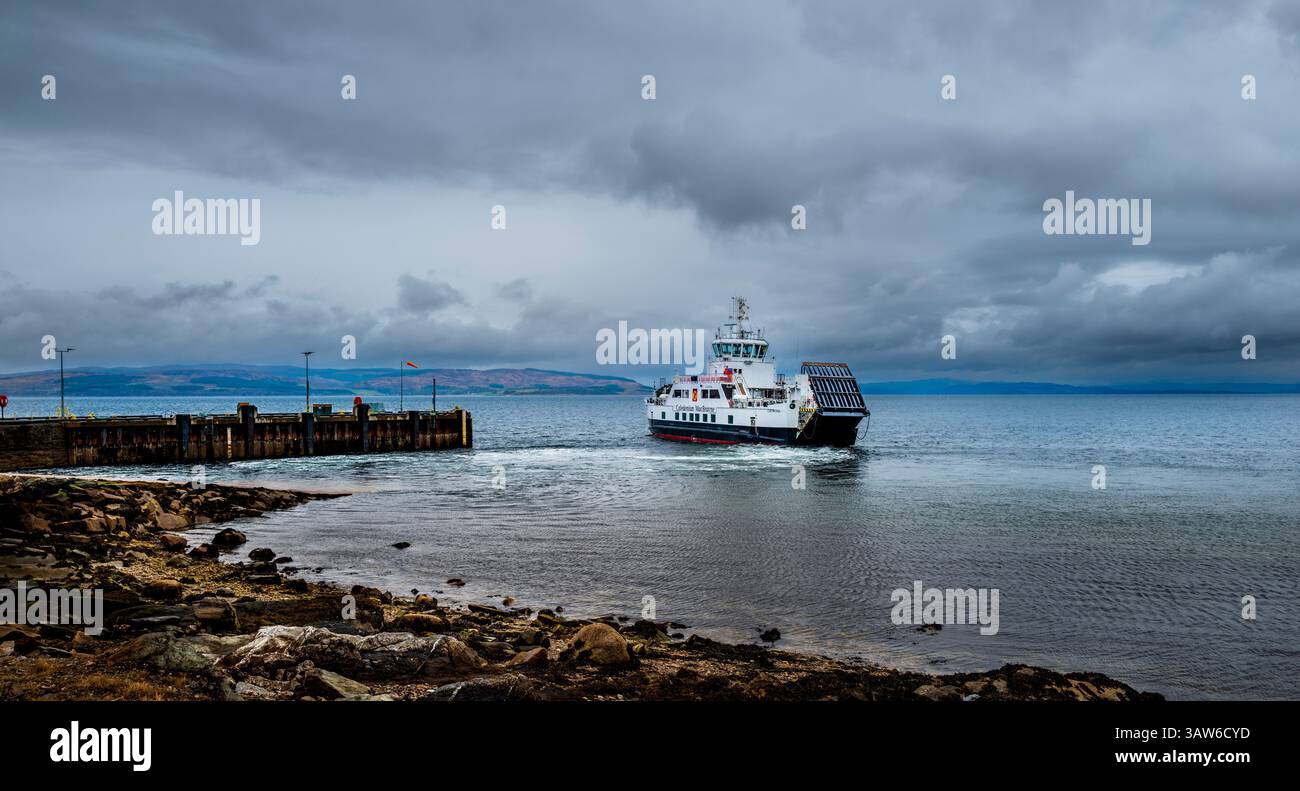 Caledonian MacBrayne ferry mv Catriona leaving the village of Lochranza ...