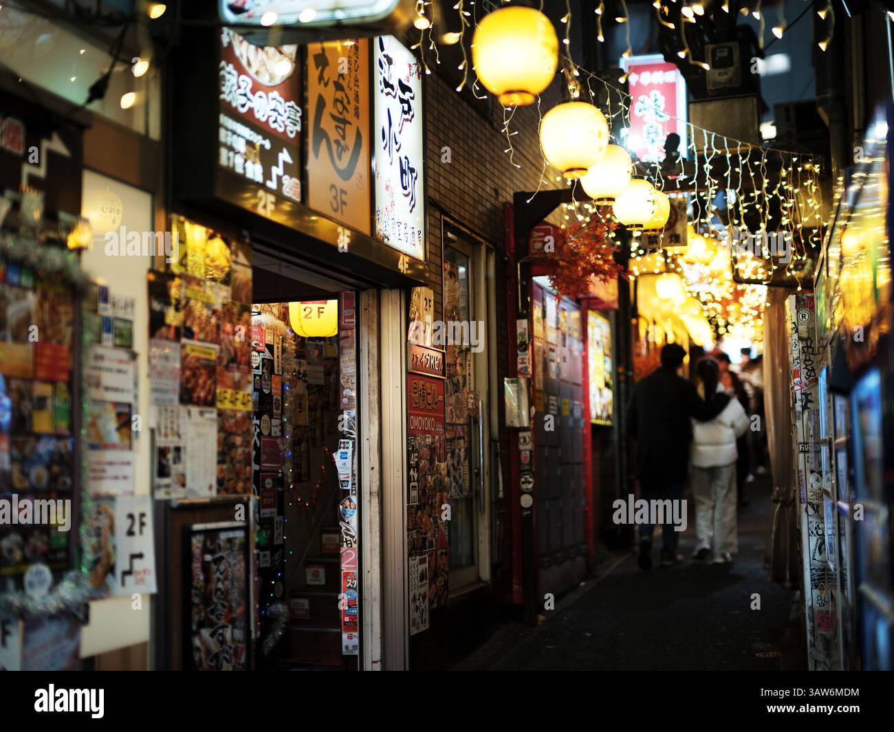 Japanese hanging lanterns hi-res stock photography and images - Alamy