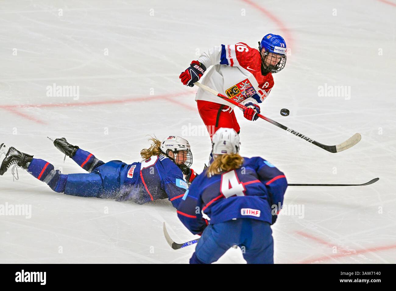 Budweis, Czech Republic. 19th Apr, 2025. (L-R) Haley Winn and Caroline ...