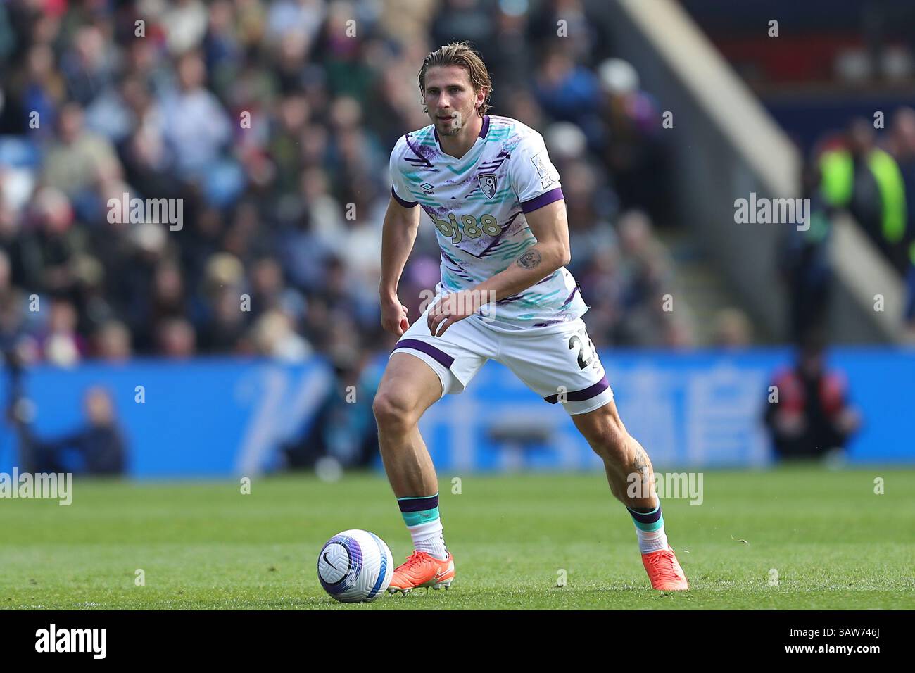 Selhurst Park, Selhurst, London, UK. 19th Apr, 2025. Premier League ...