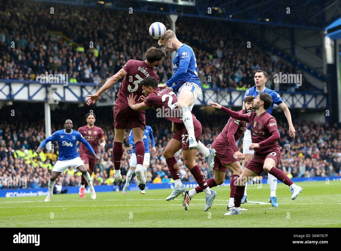 Jarrad Branthwaite of Everton gets his head to the ball. Premier League ...