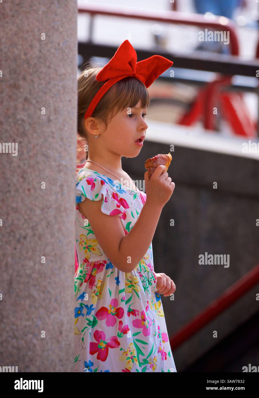 Italian girl eating pastry, Piazza del Duomo, Central Milan Stock Photo ...