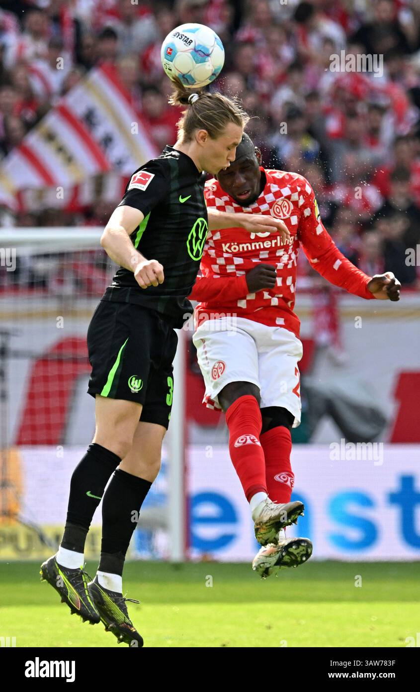 Mainz, Germany. 19th Apr, 2025. Soccer: Bundesliga, FSV Mainz 05 - VfL ...