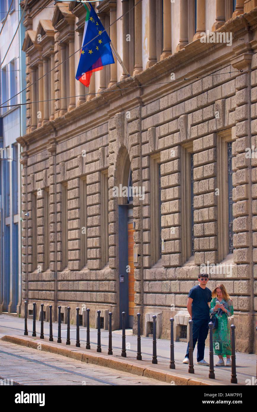 Italy milan street scene hi-res stock photography and images - Alamy