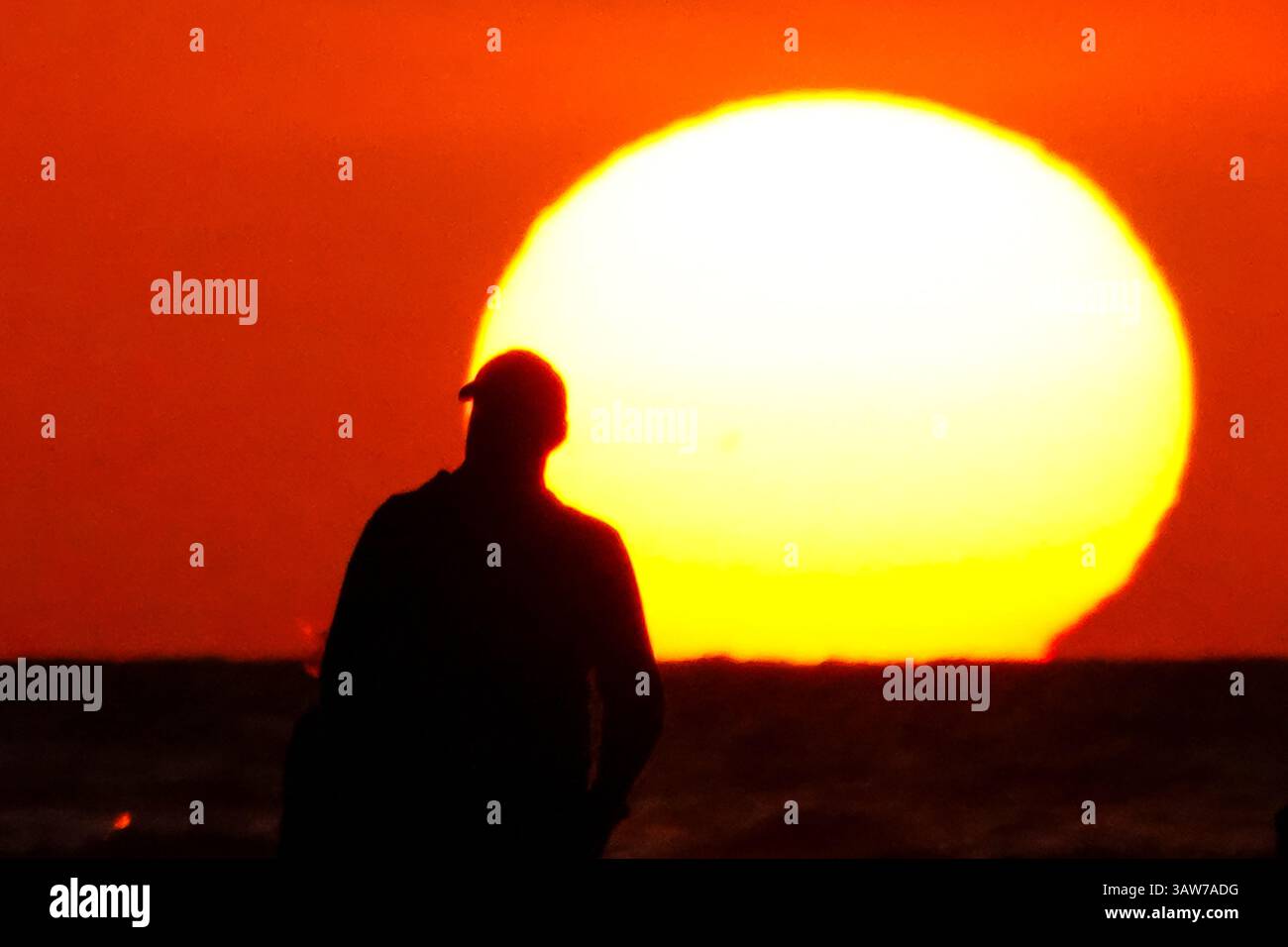 Isle Of Palms, United States. 19 April, 2025. Beach goers are ...