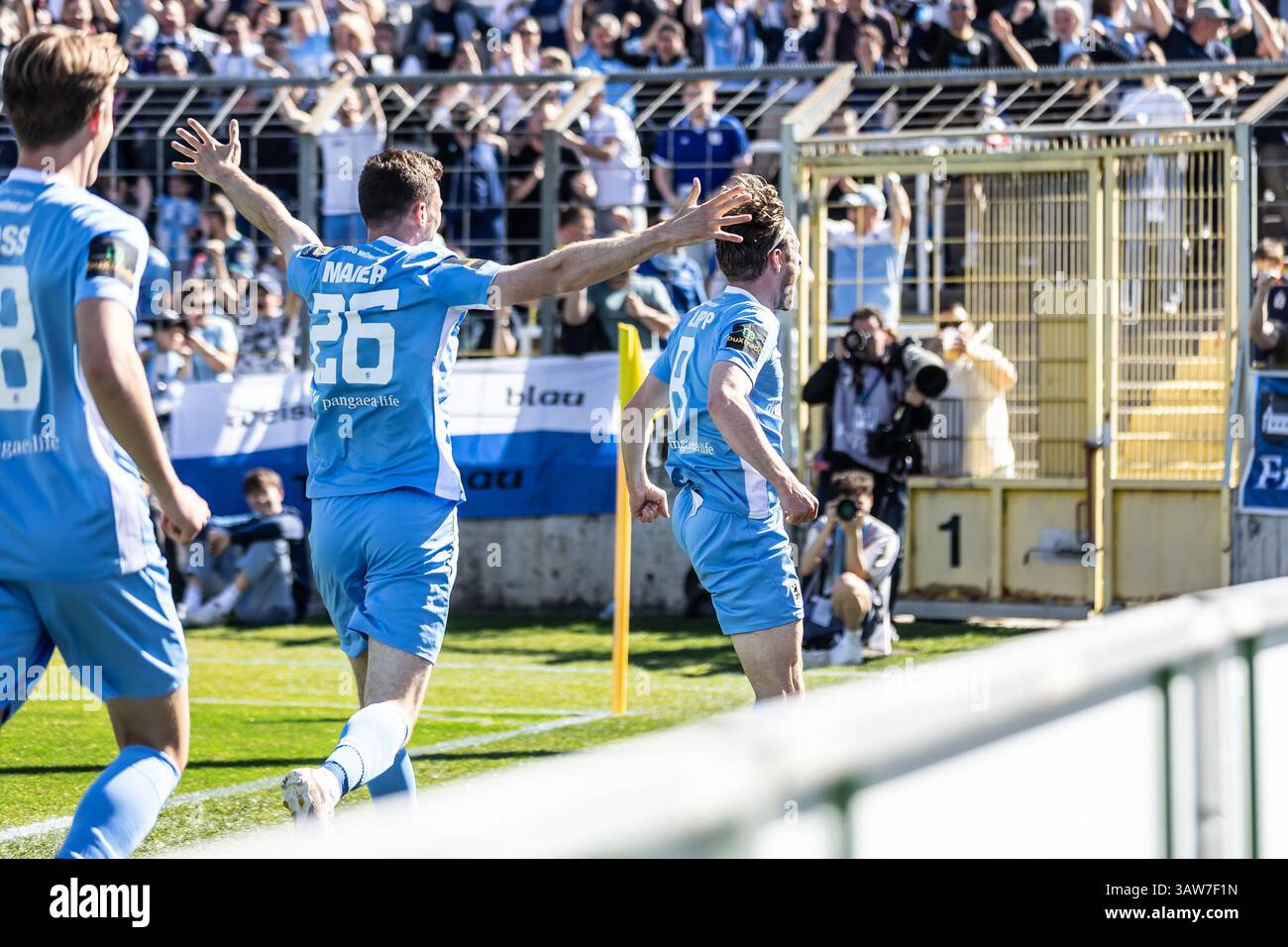Torjubel Jubel Freude nach Treffer Tor Torschuss zum 2:1 durch 8 David ...
